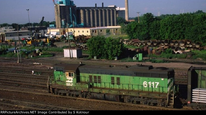 BN SD9 switching Northtown yard in Mpls MN in 2004